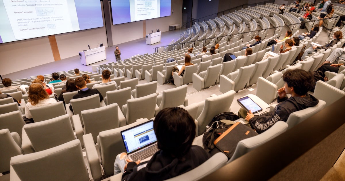 Universiteiten lokken studenten met gratis lunch, maar ze volgen de ...