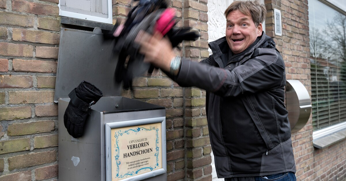 Chris (60) raapt elke verloren handschoen die hij tegenkomt op, en dat ...