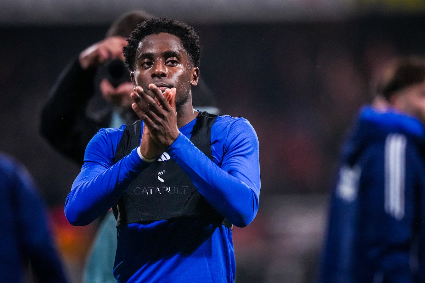 Mbayo sluit later aan bij PEC Zwolle • Kemper naar Duitsland | Foto | AD.nl