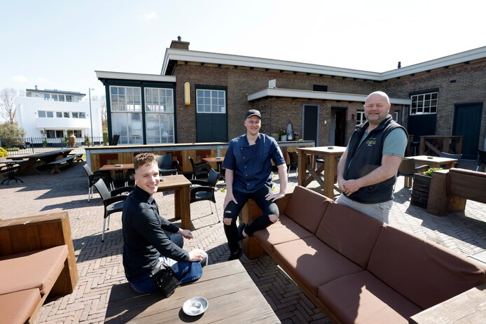 Terras te klein? Dan beginnen Joey en Remco toch gewoon een nieuwe ...