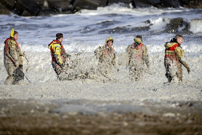 Justitie doet onderzoek naar de dood van surfers bij Scheveningen ...
