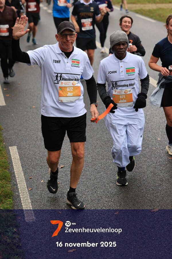 Blinde Surinaamse lopers als helden ontvangen na Zevenheuvelenloop, ook ...