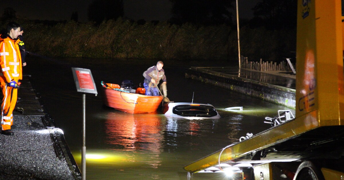 Franse bestuurder gaat met zijn auto te water in jachthaven Marnemoende ...