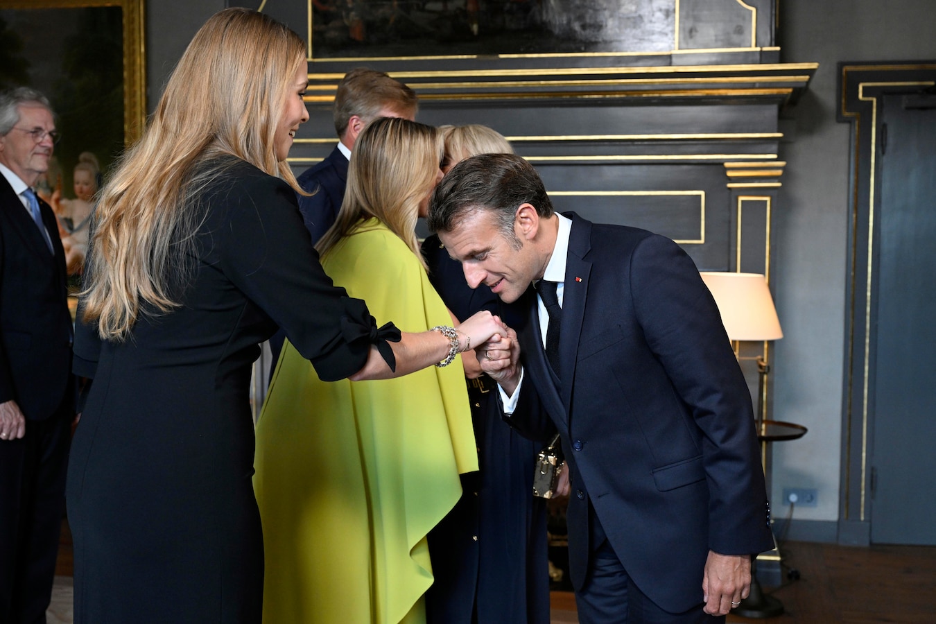 Prinses Amalia ontvangt zonder gips wereldleiders, kleur outfit Máxima ...