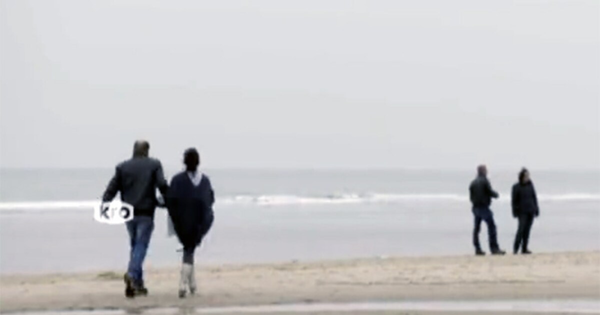 Boer Theo en Nancy hand in hand gespot op het strand | Show | AD.nl