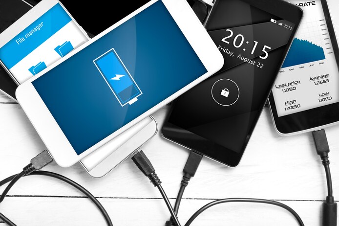 Is het schadelijk je telefoon in de lader te laten als hij 100% vol is ...