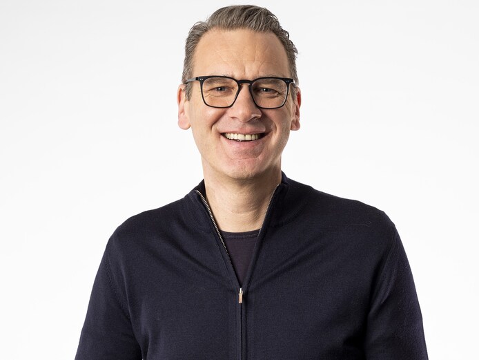 Jeroen hoorde dat de All you need is love-kerstbus in Amersfoort was en ...