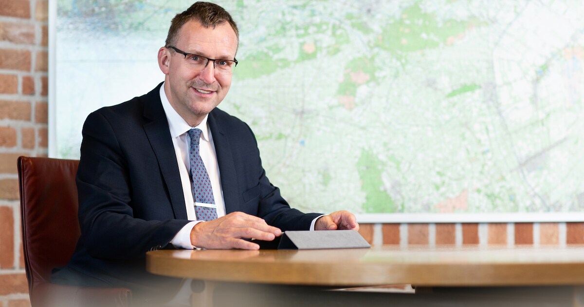 Nieuwe burgemeester Urk laat zich niet afschrikken door excessen: ‘Het speelt in heel Nederland ...