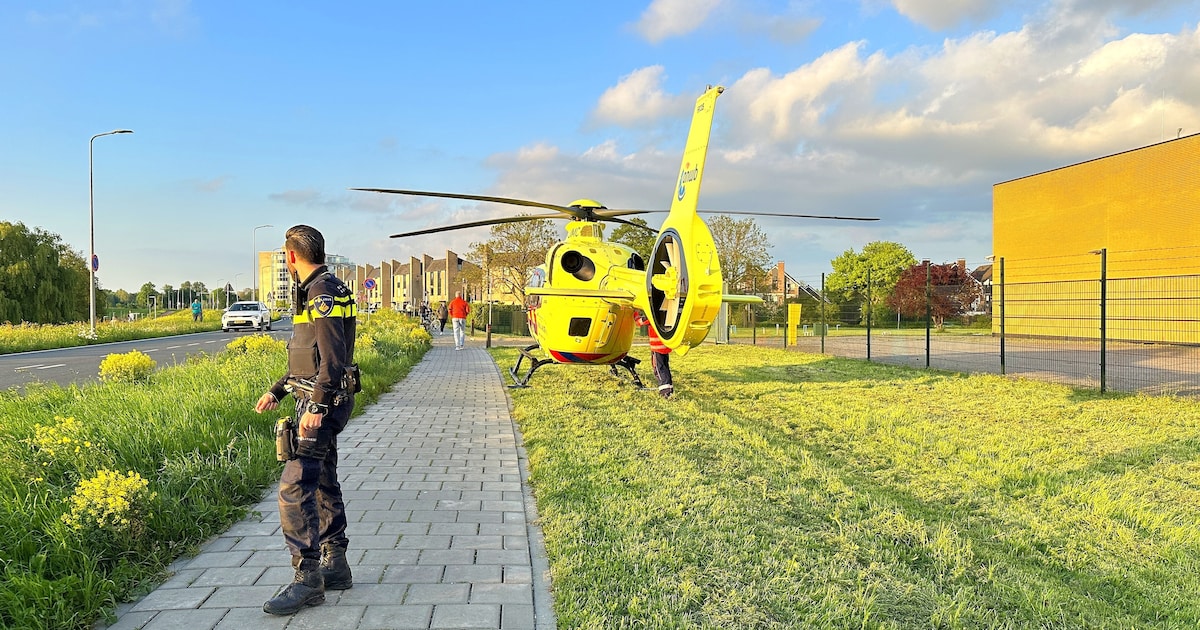 Fietser belandt onderaan Ringdijk in Zwijndrecht, traumahelikopter ...
