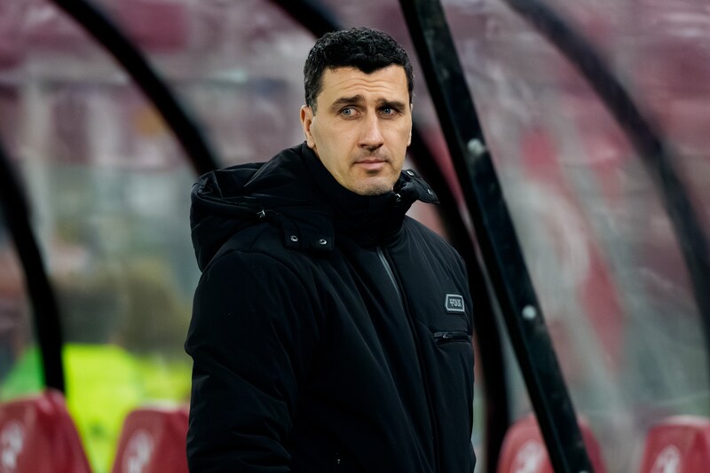 AZ ontslaat trainer Maarten Martens vier dagen na historische zege op ...