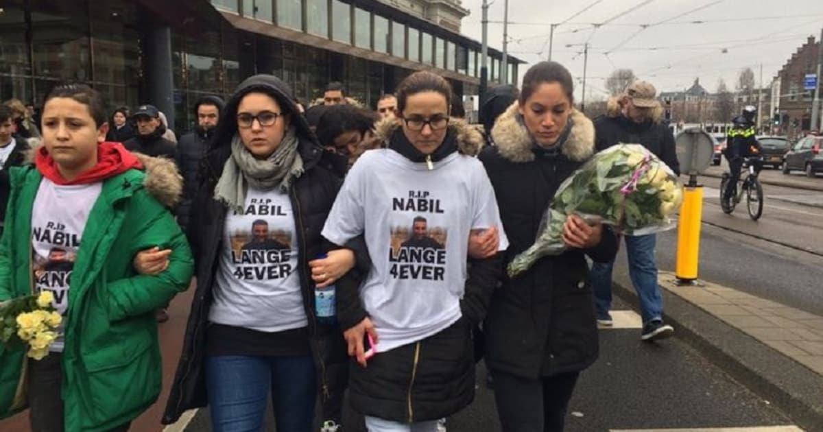 Stille tocht in Amsterdam voor onthoofde Nabil | Amsterdam | AD.nl