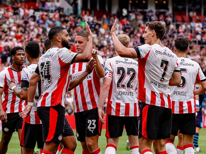 Erik ten Hag tekent voor twee jaar bij Bayer Leverkusen: ‘Deze club behoort tot de Europese top ...