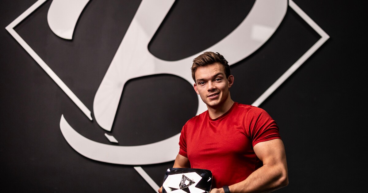 ‘Mollige’ Browney kon geen vriendin krijgen, is nu ultrafit met ...