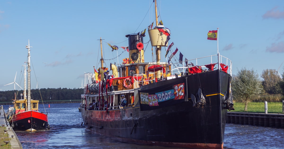 Pakjesboot 12 gespot in Spakenburg: ‘Over het Sinterklaasjournaal ...