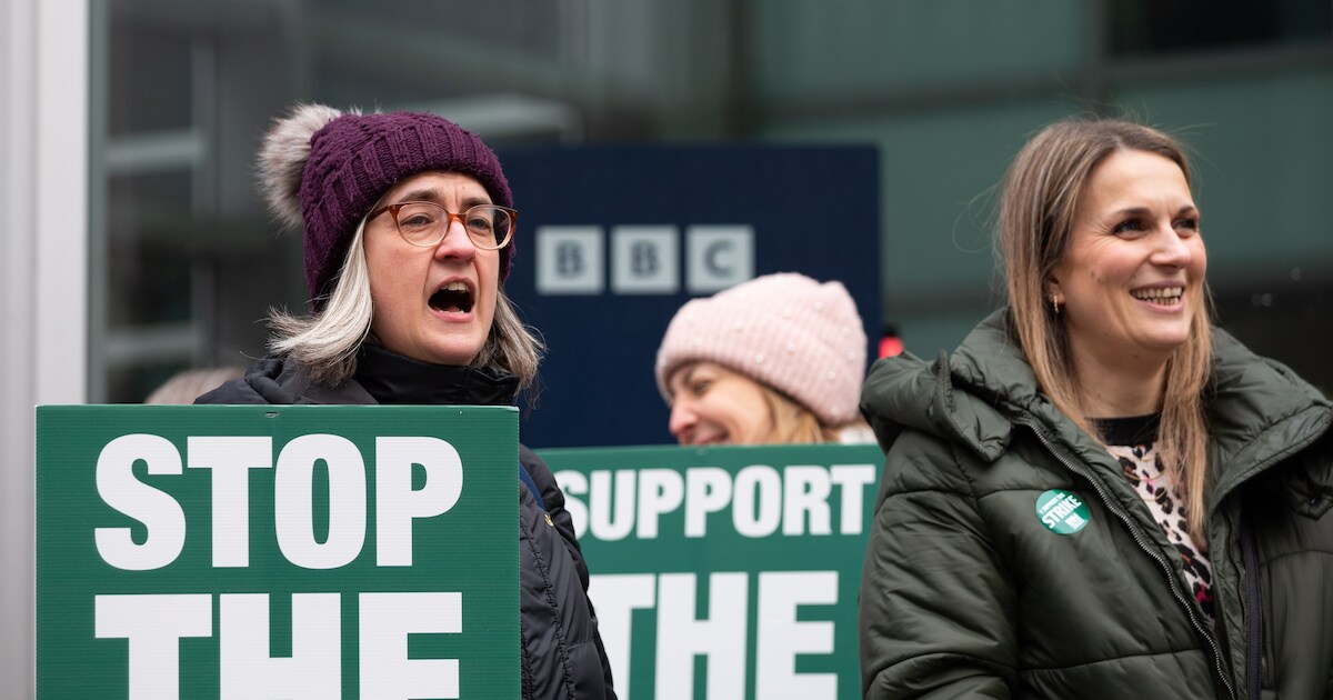 BBC-journalisten staken tegen bezuinigingen lokale radio | Show | AD.nl