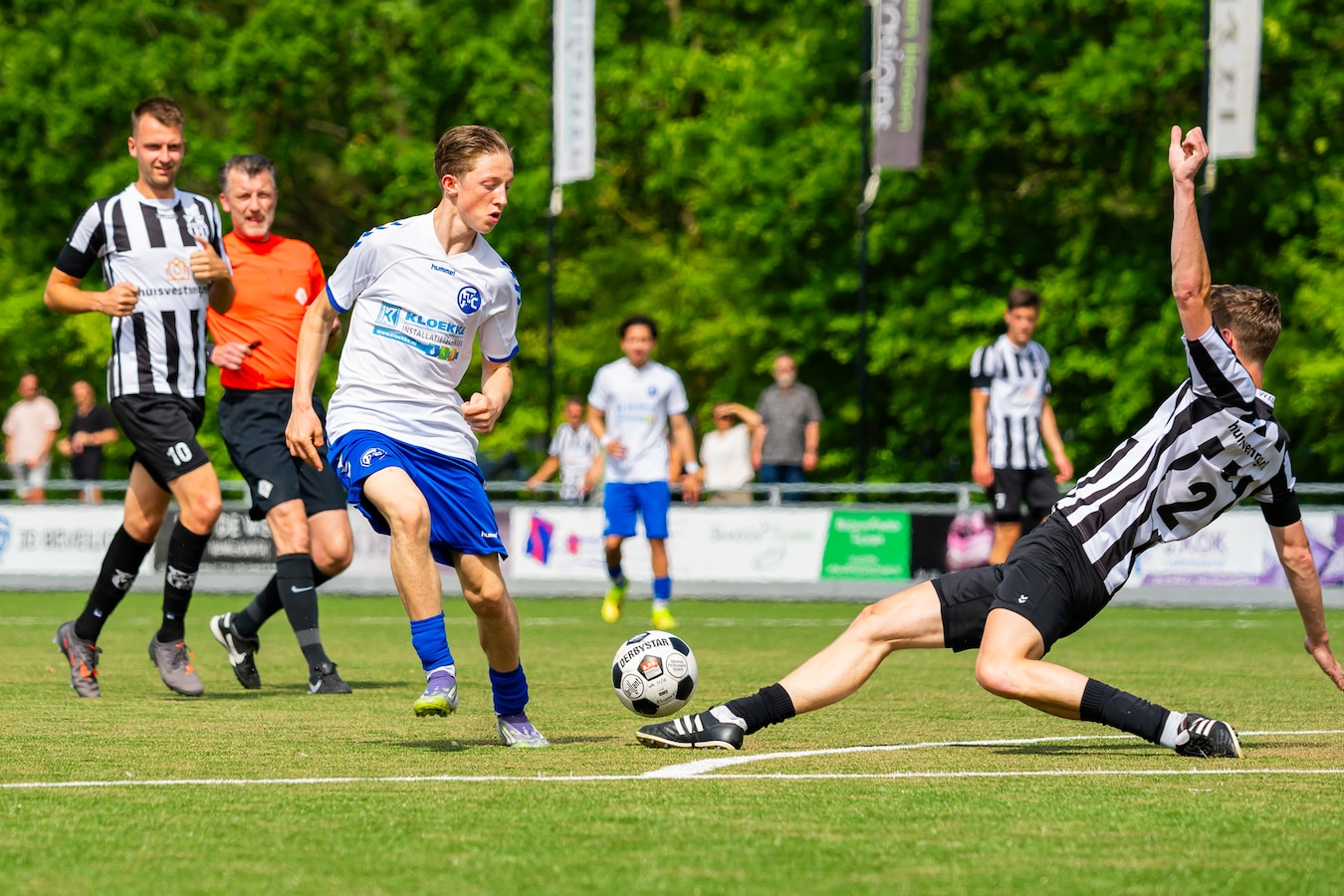 Hit én promotie lonken voor voetballer Junior Bosman (17), artiest in ...