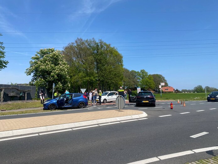 Auto's botsen frontaal op elkaar in Deurningen: één persoon gewond naar ziekenhuis | Dinkelland ...