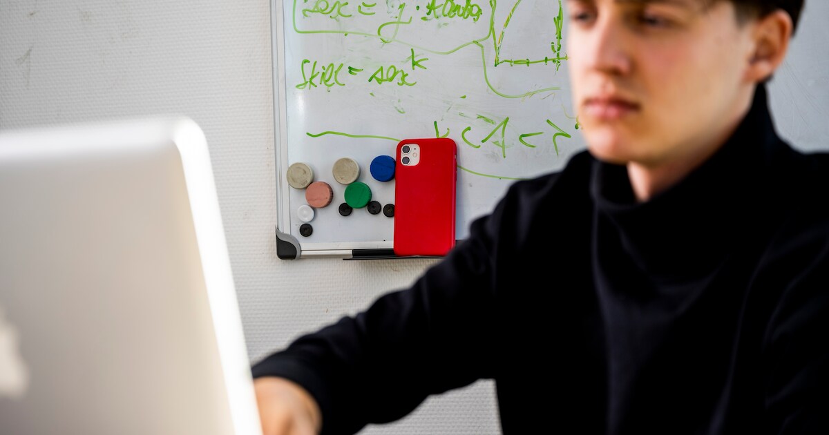 Twijfel en keuzestress slaan toe bij student: in tranen vertelt hij dat ...