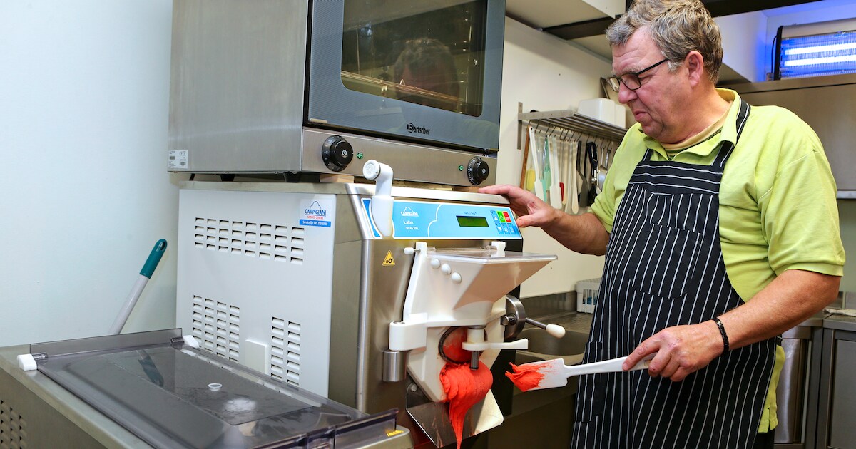 Frans was vorige week nog ijsmeester, nu opent hij zijn ijssalon weer ...