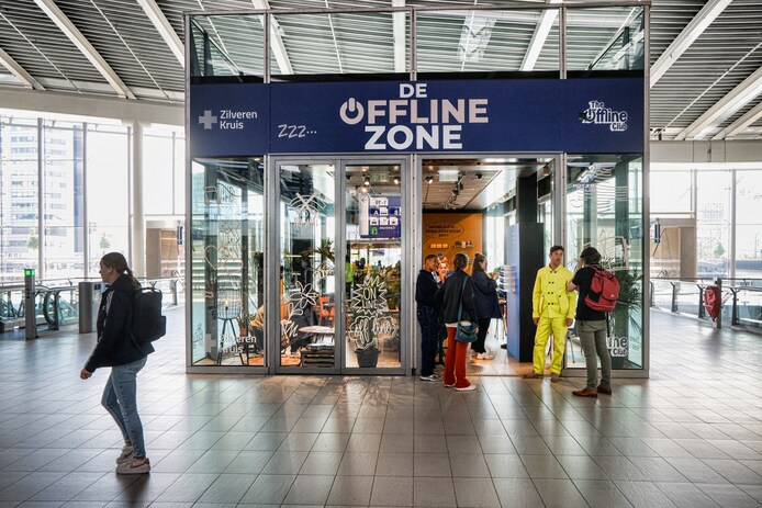 Deze offline oase op Utrecht Centraal richt zich op jongeren, maar wíllen zij wel weg van hun ...
