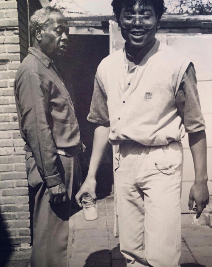 Hank dacht dat hij een Papoea was, tot hij na zijn vaders dood een ...