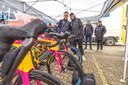 Debuterend ploegleider Rob Harmeling van populaire wielerformatie Tour ...
