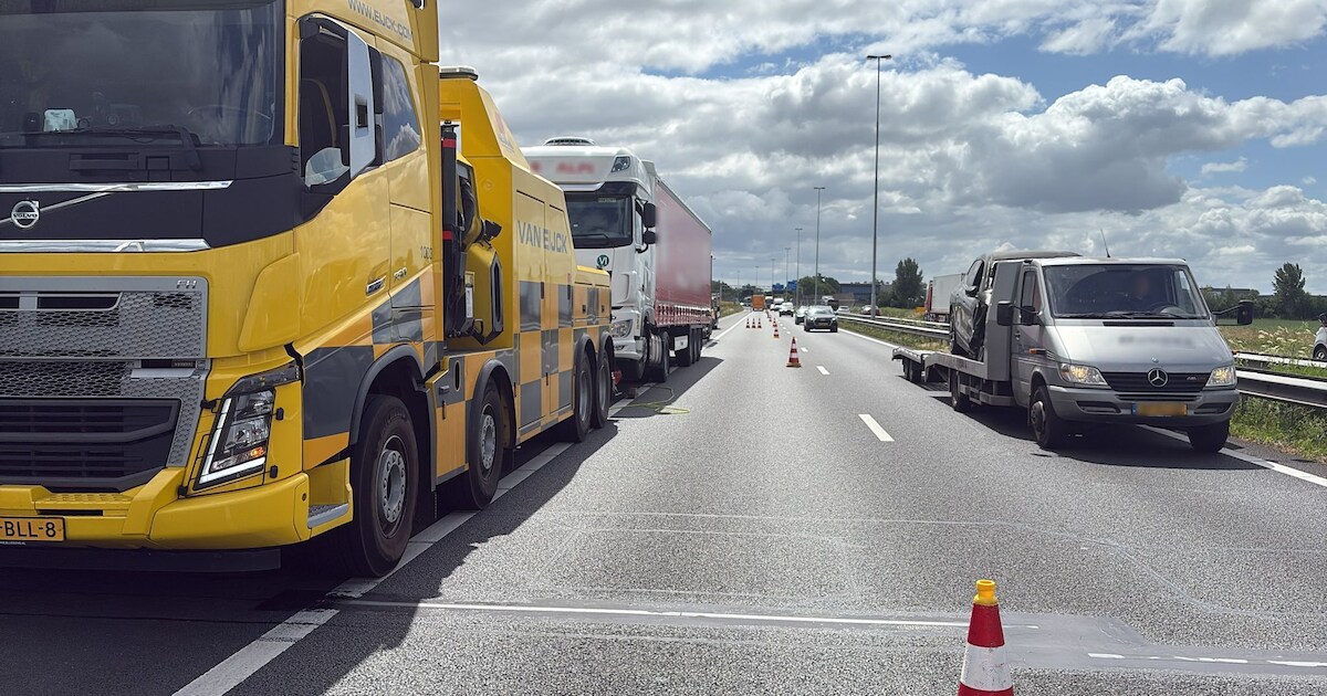 Defecte vrachtwagen zorgt voor file op A27 | Altena | AD.nl