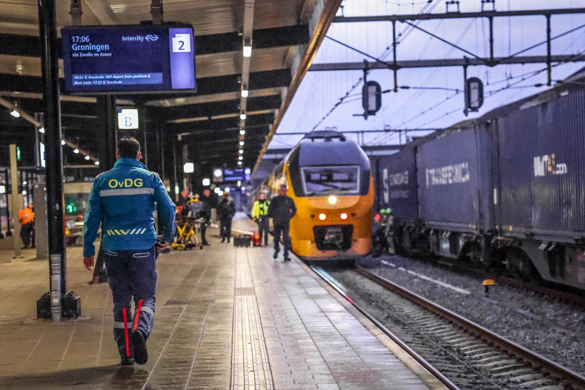 Man raakt onder trein op Amersfoort Centraal | Amersfoort | AD.nl