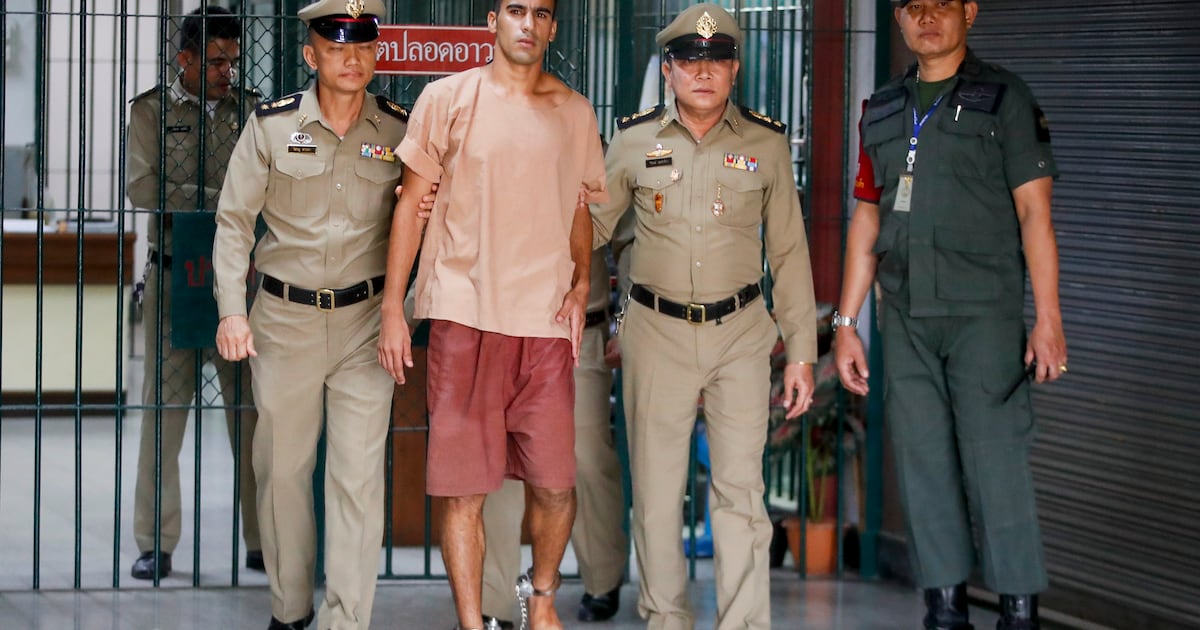 Plots veel Nederlan­ders op Thais vliegveld opgepakt voor wiet, geur ...