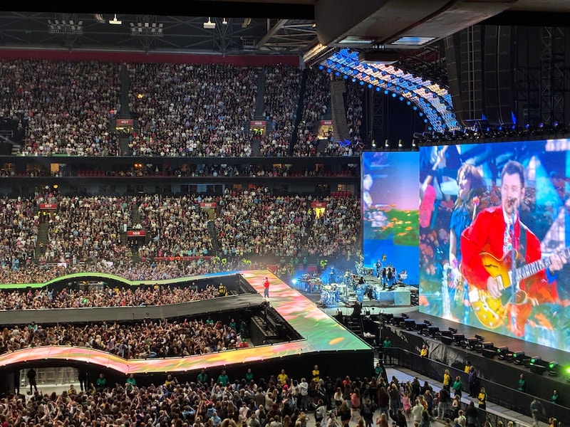 Podium Harry Styles mogelijk aangepast na klachten van publiek over ...