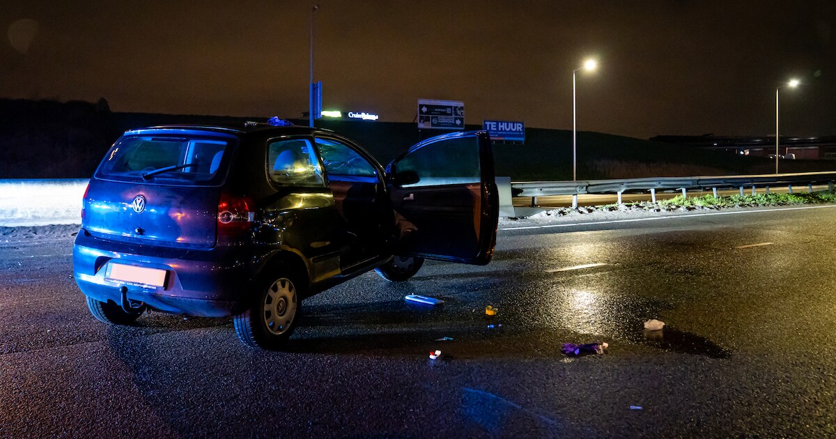 Auto vliegt uit de bocht bij Kralingseplein, bestuurder naar het ...
