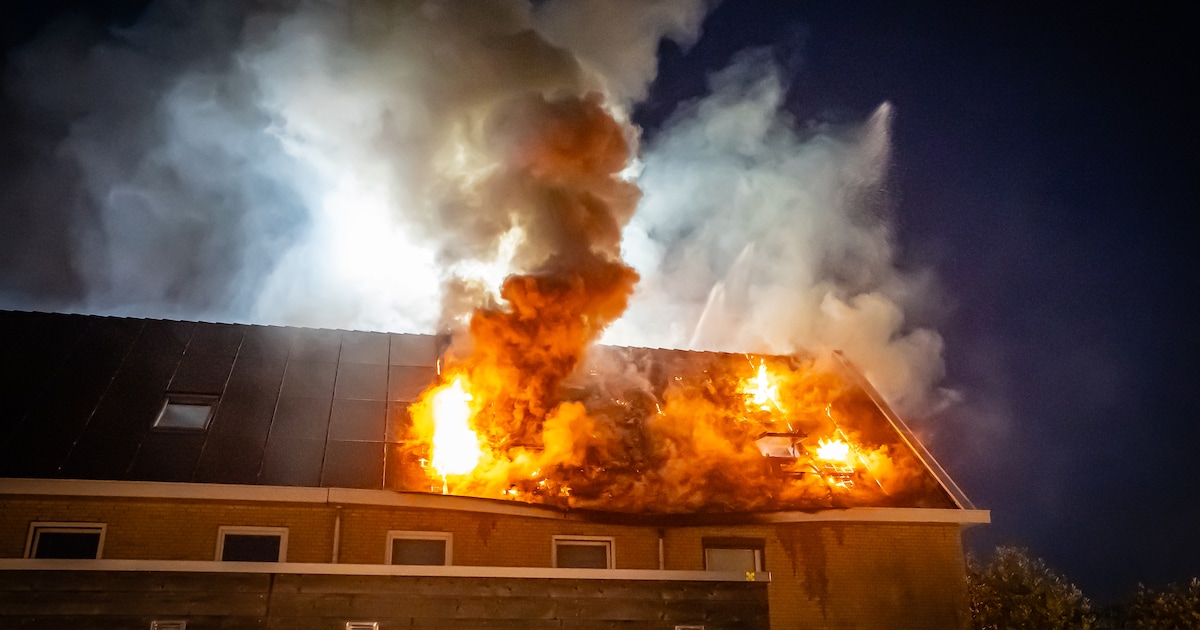 Grote schade aan huizen na brand in zonnepanelen, buurt leeft mee: ‘Dit ...