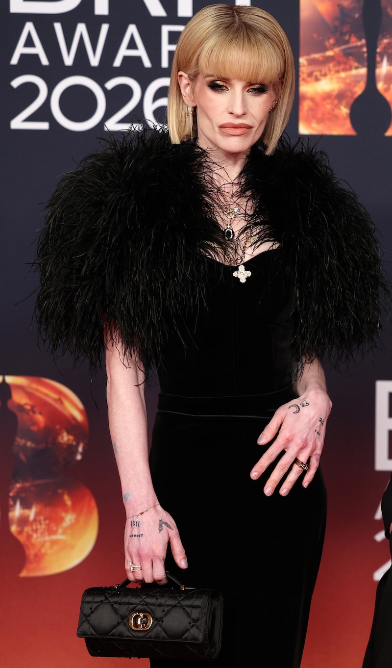 Kelly Osbourne stelt zich kwetsbaar op na kritiek op uiterlijk: ‘Ik ...