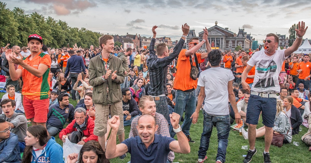 Halsema wil grote schermen buiten tijdens EK voetbal | Regio | AD.nl