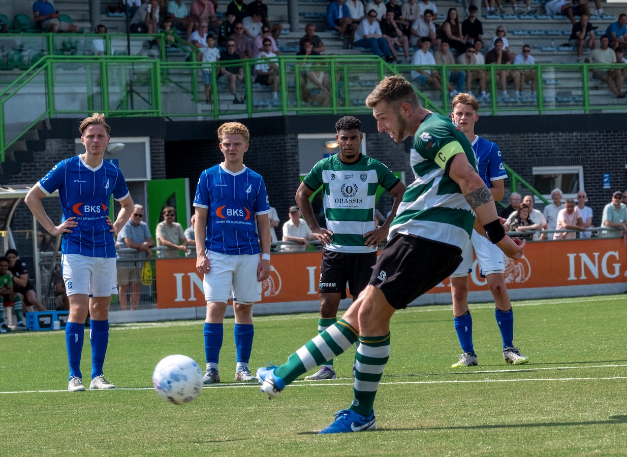 Zeelandia Middelburg hoopt op nog een liedje van trainer Kevin ...
