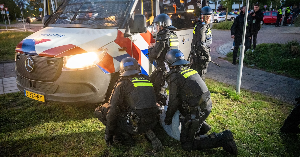 ME grijpt opnieuw in bij protest tegen azc in Loosdrecht: agent gewond ...