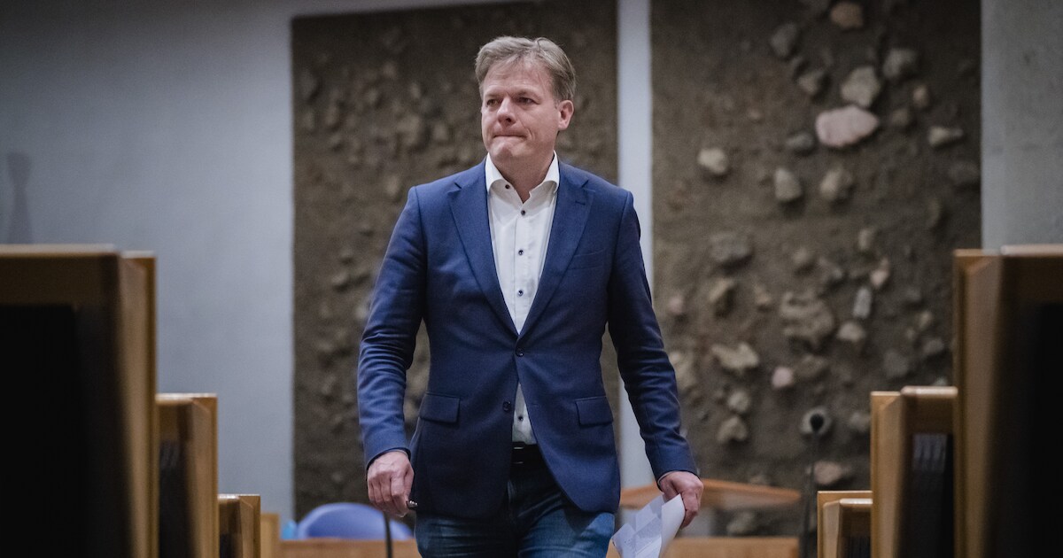 Boek Pieter Omtzigt vanuit het niets op 1 in bestsellerlijst | Show | AD.nl