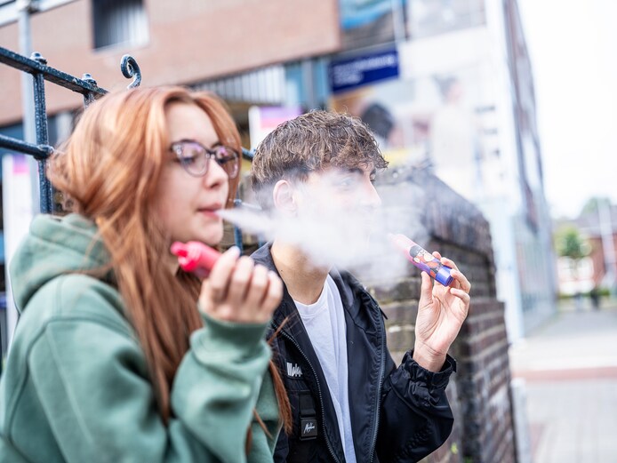Eén op de vijf vapers gestopt na smaakjesverbod | Binnenland | AD.nl