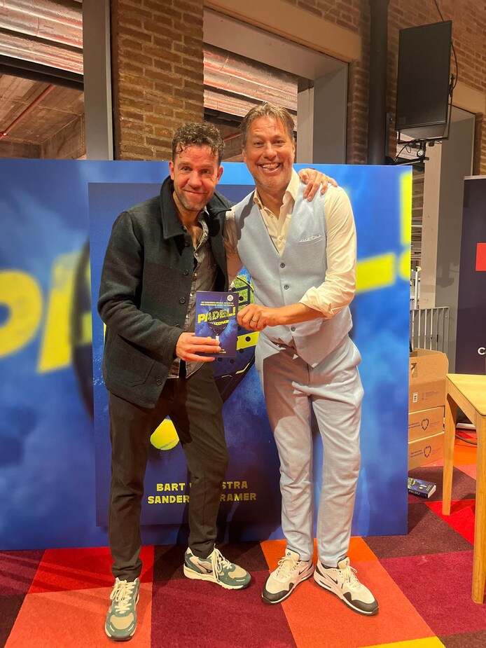 Sander de Kramer schreef boek over opkomst van padel en het is nu al ...