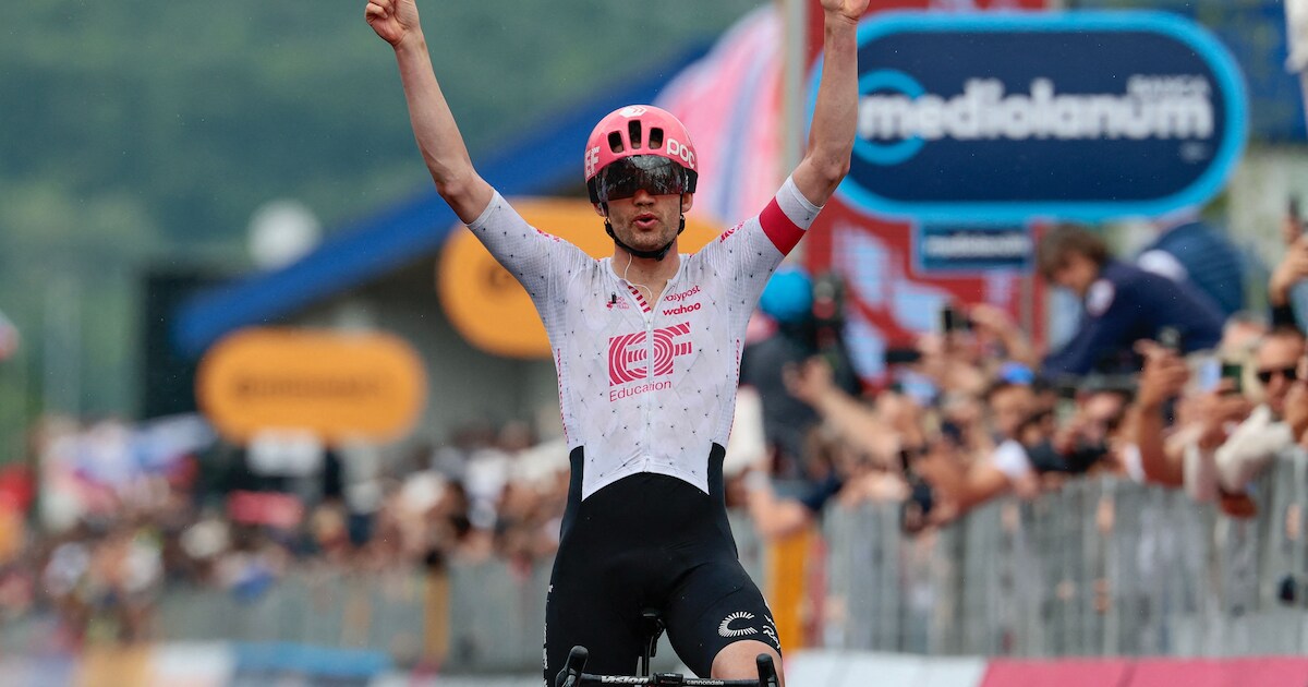 Kasper Asgreen houdt jagende peloton met Olav Kooij net achter zich in ...