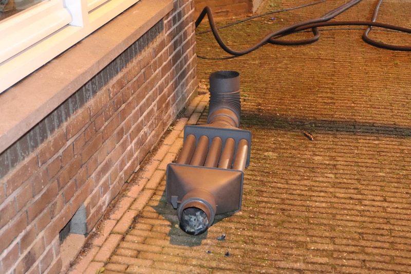 Schoorsteenbrand zorgt voor veel rook bij woning in Sprang-Capelle ...