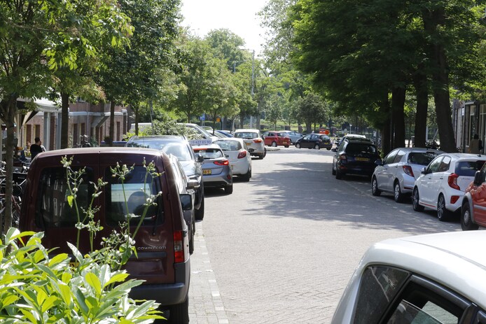 Verzet tegen invoering betaald parkeren in West, bewoners reiken zelf ...