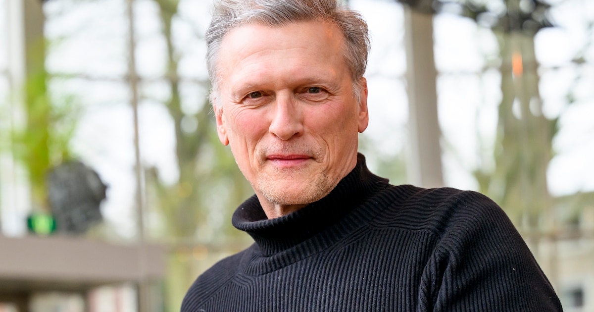 Presentator Bas Westerweel (62) onverwachts overleden | Show | AD.nl