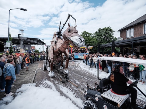 Schuim, rook en lawaai: kermis Vragender op zijn best‎ | Regio | AD.nl