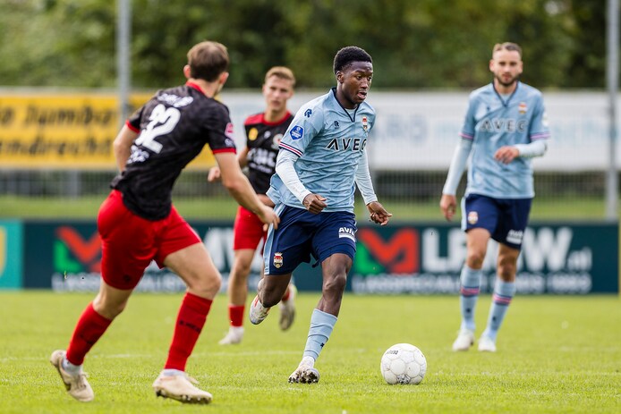 Willem II laat aanvaller Razak (19) dit seizoen vlieguren maken in de ...