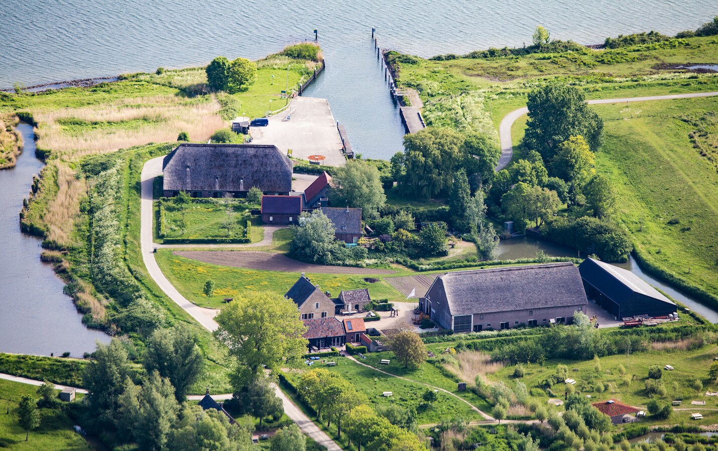 Wie moet dat gat in de polderweg eigenlijk dichten? Grote wegenpuzzel ...