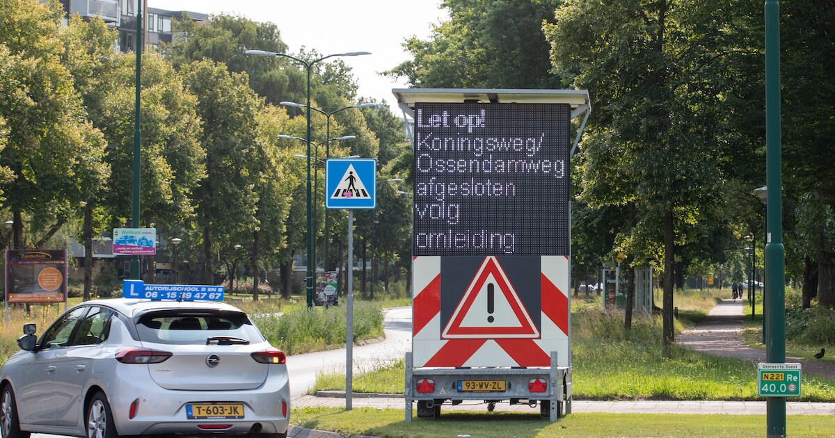 Piepende banden bij grote knip in Koningsweg in Soest: tot het nieuwe jaar stuit auto op ...