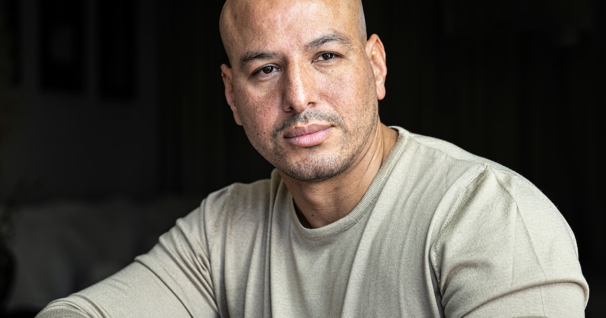 Een verzonnen zus en valse overlijdensakte: Diego werd opgelicht door ...