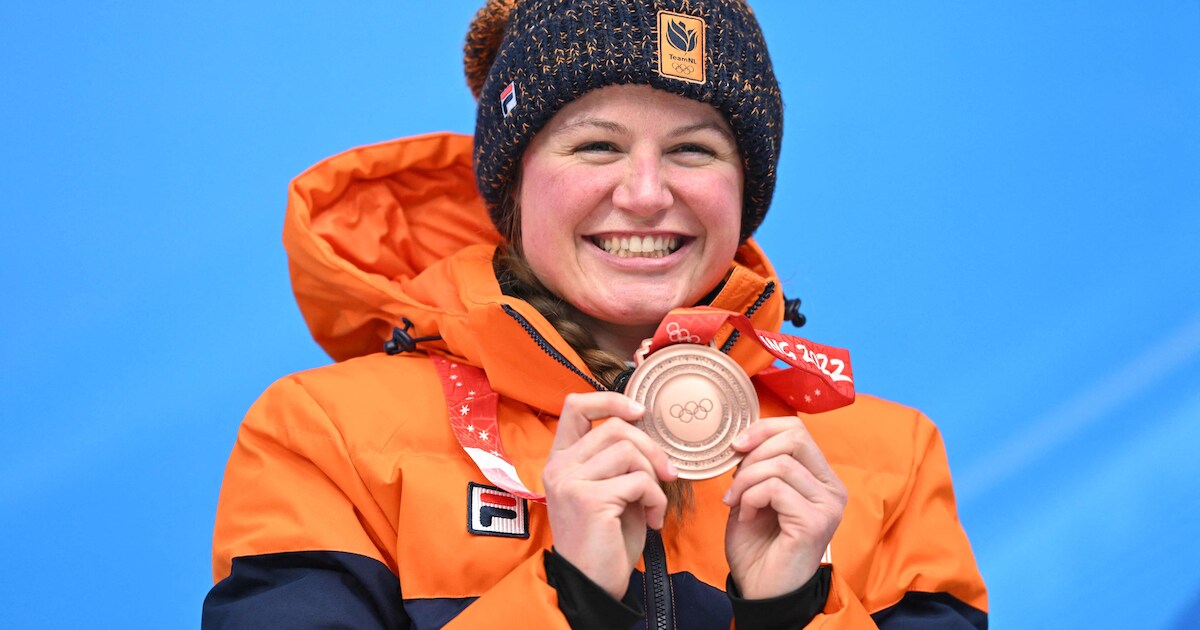 ‘Ontzettend trotse’ Kimberley Bos straalt van oor tot oor: ‘Kroon op ...