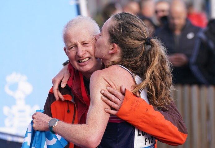 Na verlies van vader Jos werkt Anne Luijten zonder steun van haar ...